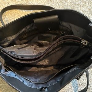 Simply Vera Vera Wang | Bags | Simply Vera Wang Leather Purse | Poshmark